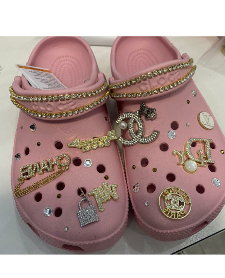 Lacefront Wigs and Furry Slipprs – Royalty Hair Extensions